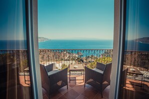 Quarto superior, sacada, vista para o mar | Vista do quarto