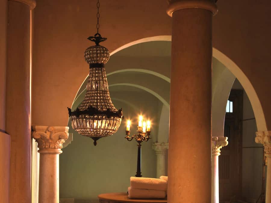 Banho turco, esfoliações corporais, reflexologia