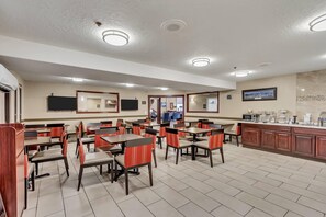 Café da manhã com buffet grátis todos os dias