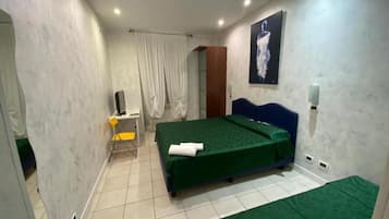 Secretária, cortinas/cortinados opacos, quartos insonorizados