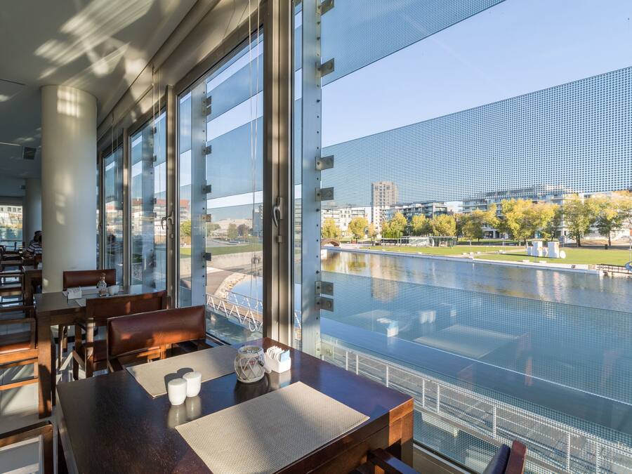 Pequeno-almoço tipo buffet diário (15.00 EUR por pessoa)