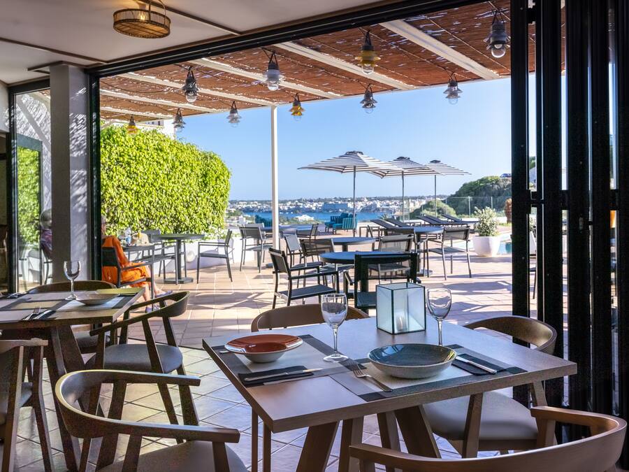 Café da manhã continental todos os dias mediante uma taxa