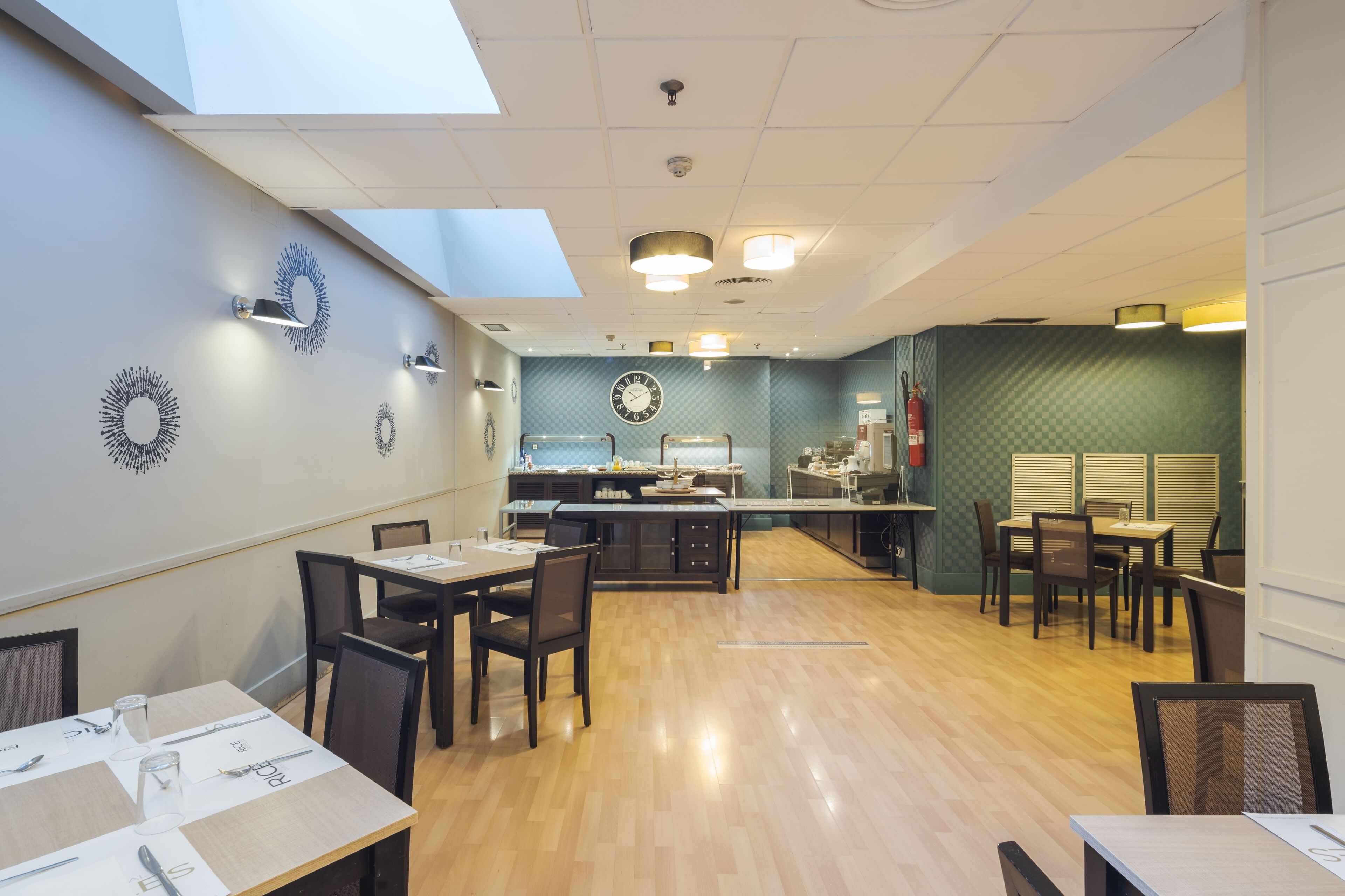 Pequeno-almoço tipo buffet diário (10 EUR por pessoa) 