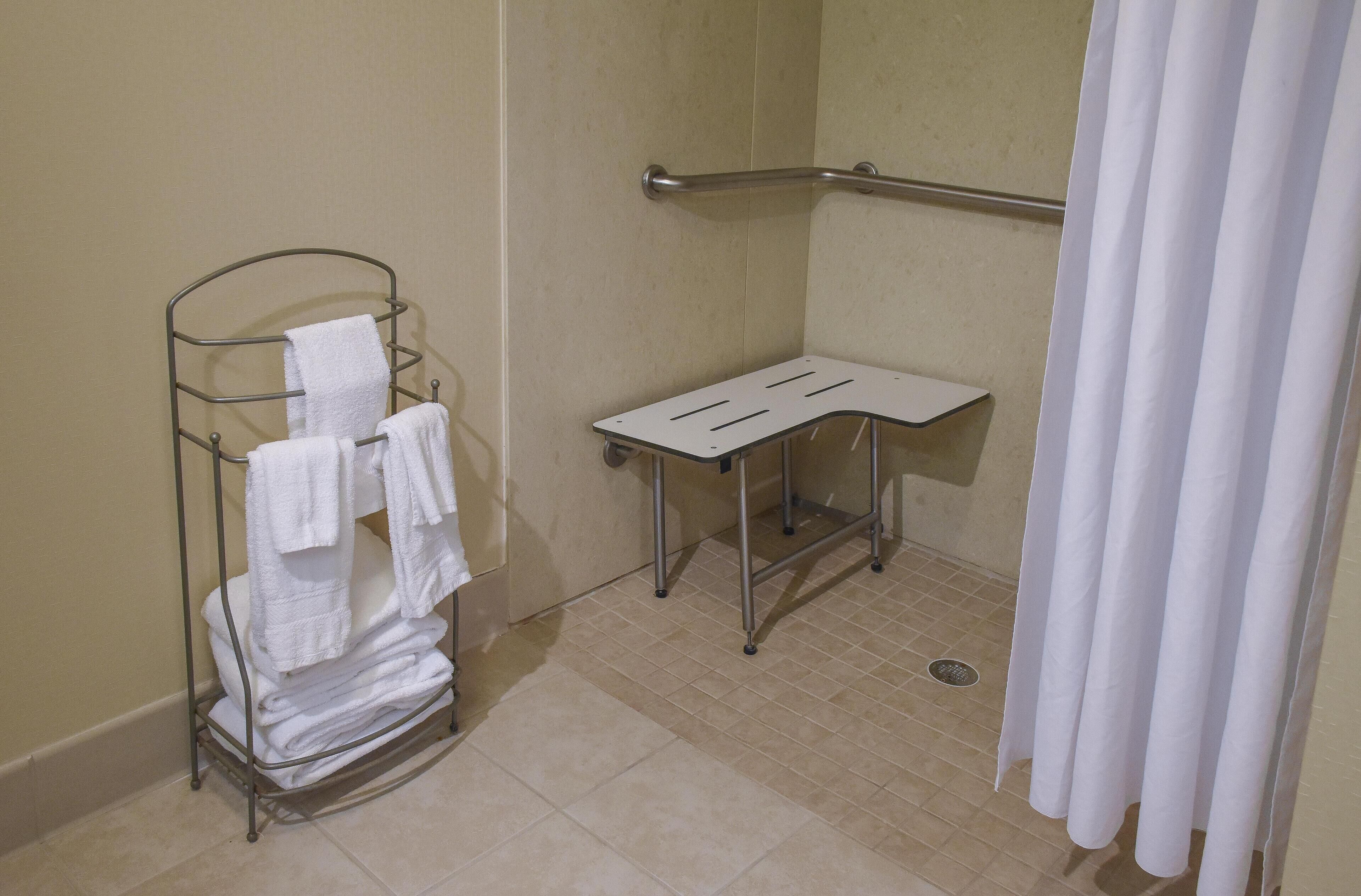 Estúdio, 2 camas queen-size, acessível, não fumadores | Duche na casa de banho