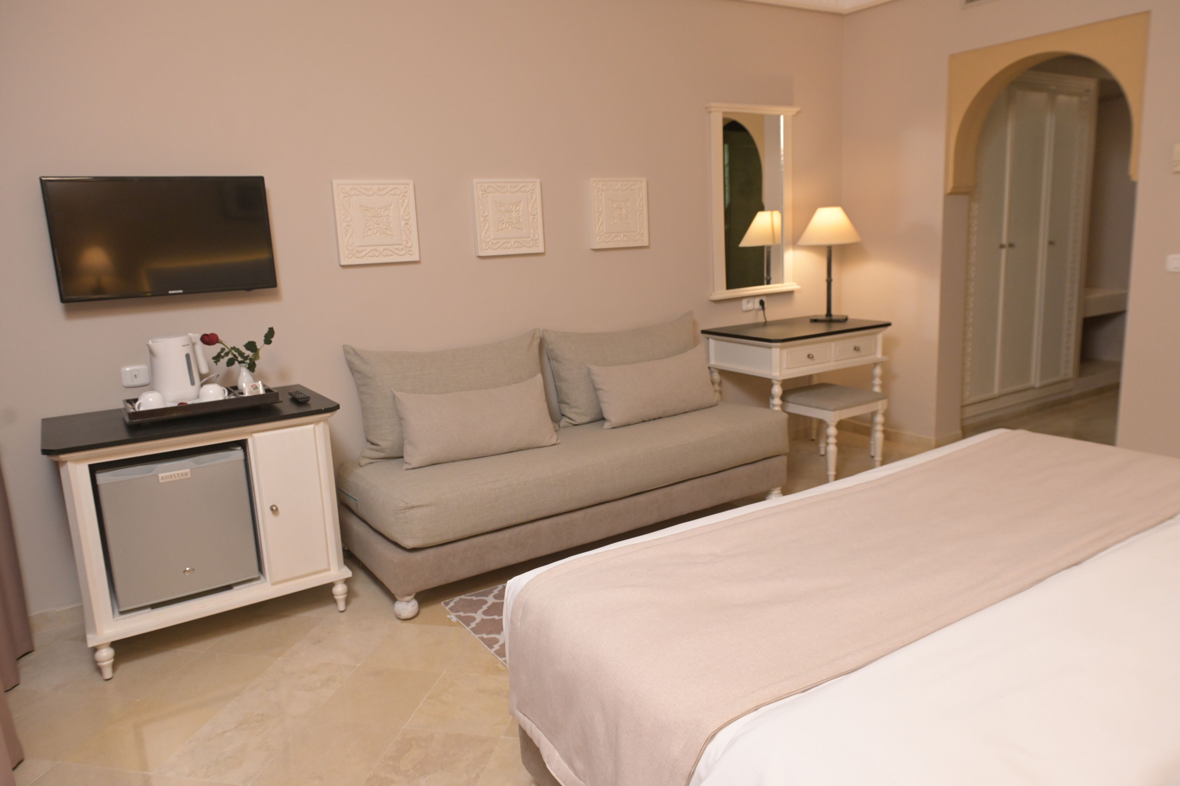 Quarto Triplo | Minibar, cofre no quarto, cortinas/cortinados opacos, Wi-fi grátis 