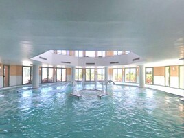 2 piscinas internas, 2 piscinas externas, guarda-sóis, espreguiçadeiras