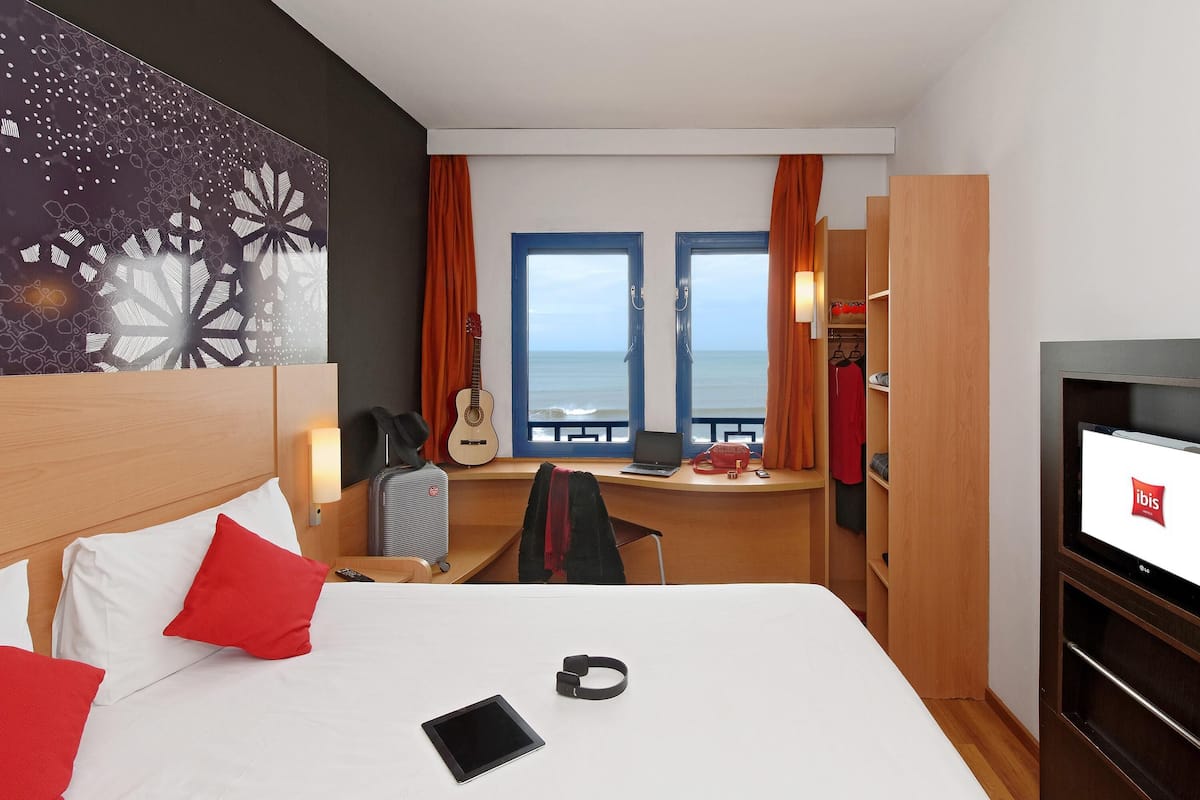 Quarto Duplo Standard, 1 cama de casal | 1 quarto, roupa de alta qualidade, cofre no quarto, secretária