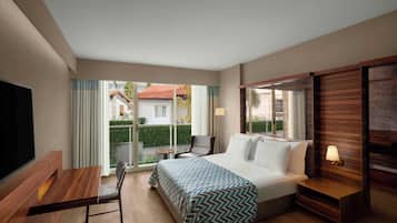 Superior Land View Room with French Balcony | Roupa de alta qualidade, minibar grátis, cofre no quarto, secretária