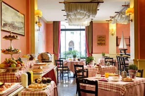 Café da manhã, almoço e jantar