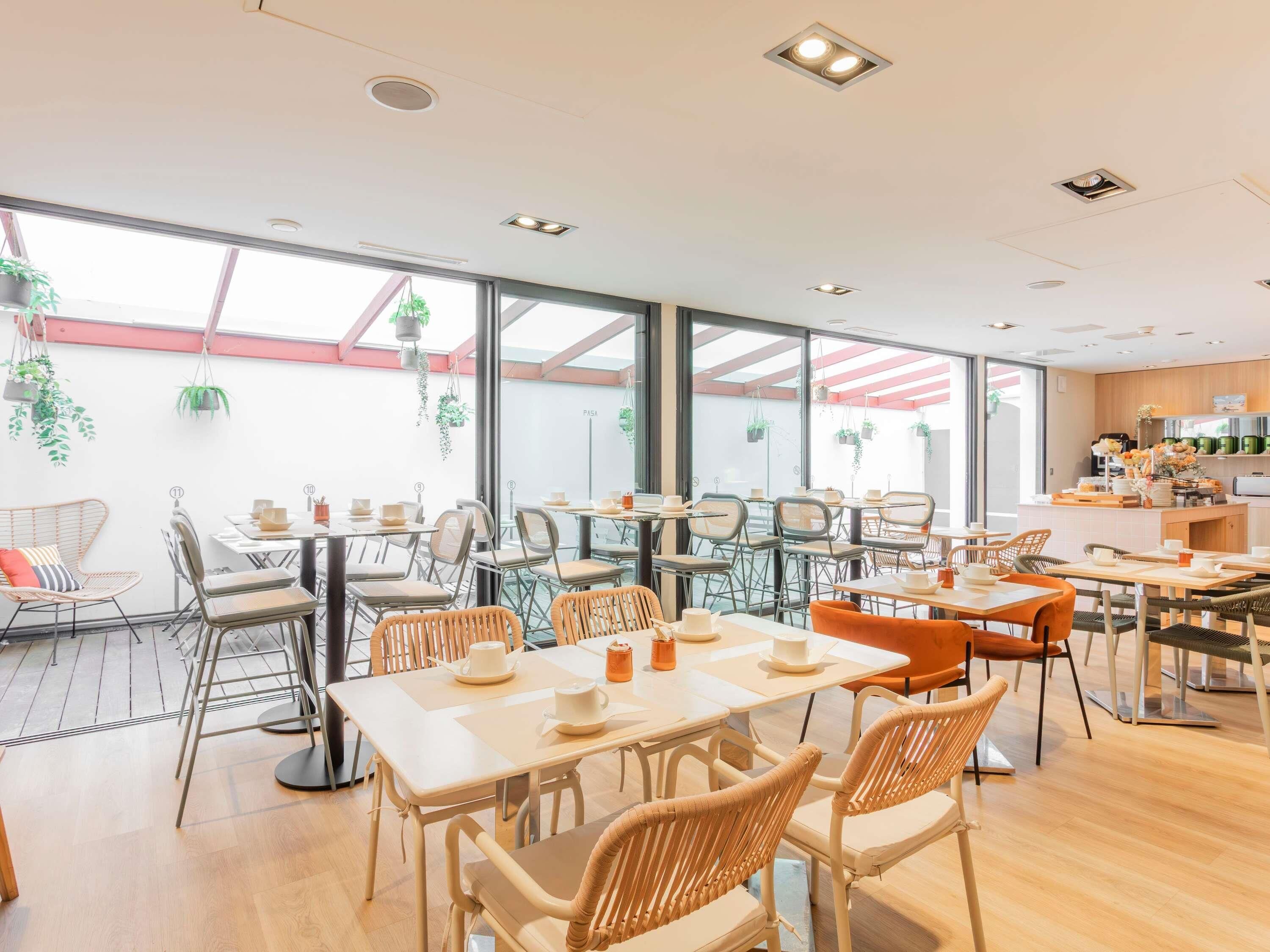 Café da manhã com buffet durante a semana (EUR 22 por pessoa) 