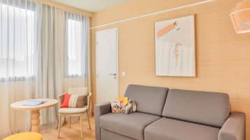 Quarto Familiar, 1 cama de casal e sofá-cama | Roupa de alta qualidade, minibar, cofre no quarto, secretária