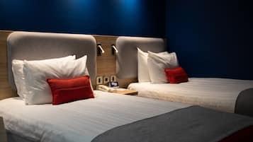 Quarto Standard, 2 camas individuais, acessível (Free Hot Breakfast) | Cortinas/cortinados opacos, quartos insonorizados