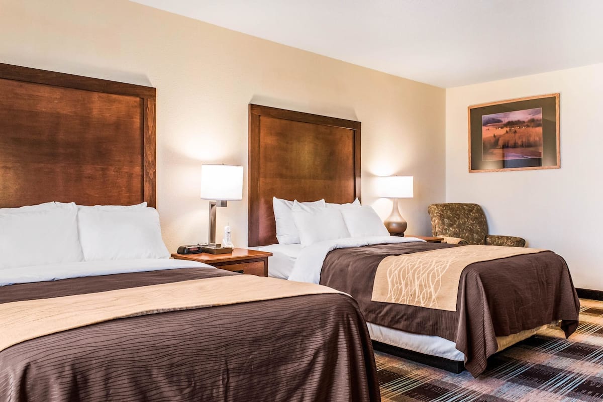 Cofre com capacidade para portátil, secretária, ferro/tábua de engomar