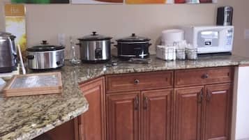 Pequeno-almoço tipo buffet diário incluído