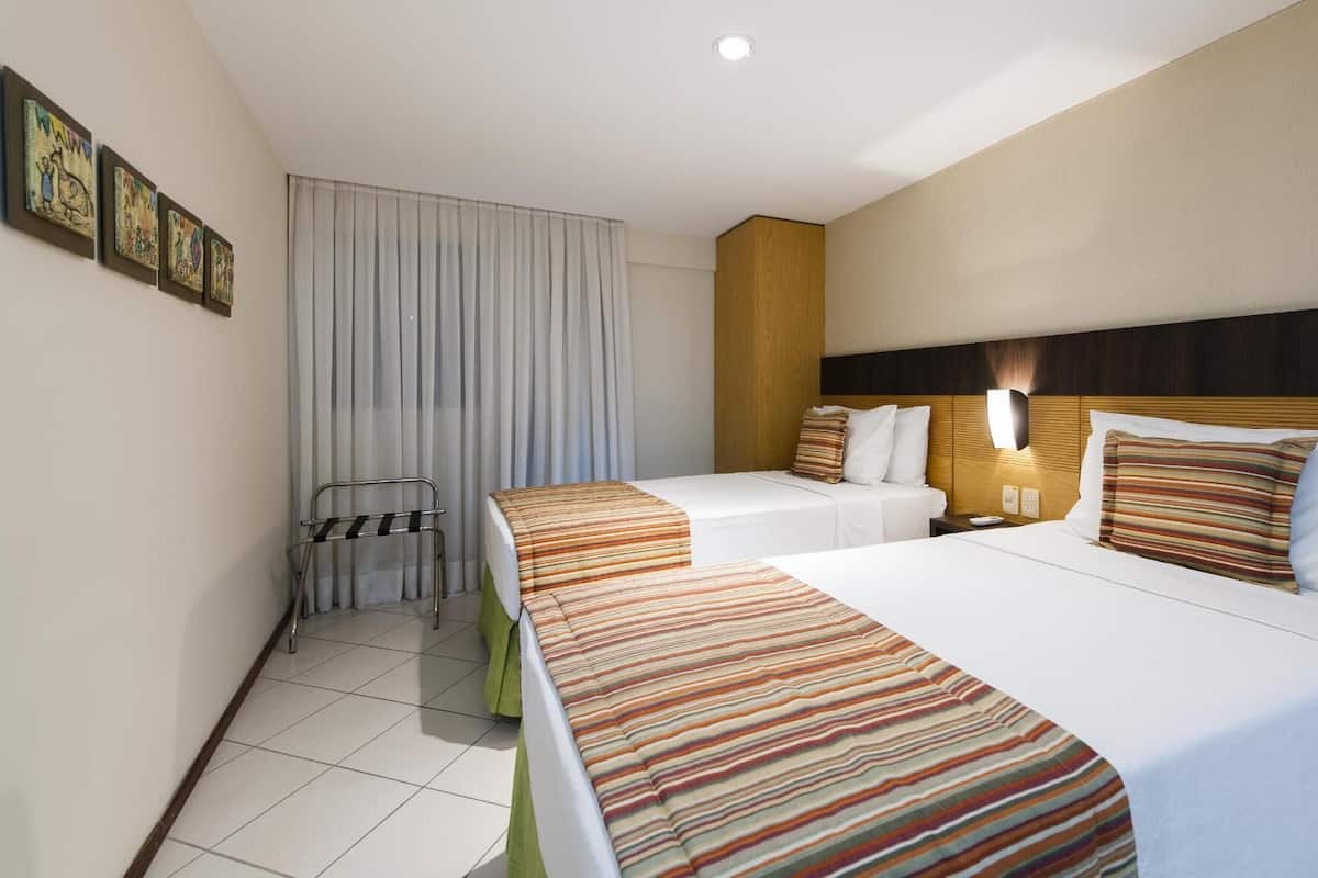 Frigobar, cofres nos quartos, Wi-Fi de cortesia, roupa de cama