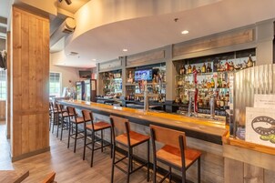 Pequenos-almoços, almoços, jantares servidos, cozinha italiana 