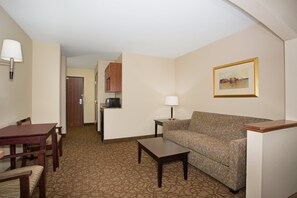 Suite, 1 cama king-size, acessível (Accessible Tub, Wet Bar) | Roupa de alta qualidade, camas de colchão pillowtop, secretária 