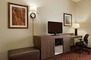 Cofres nos quartos, ferros/tábuas de passar roupa, Wi-Fi de cortesia