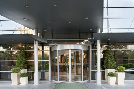 Holiday Inn Kuwait, an IHG Hotel Reviews, Deals & Photos 2024 - Expedia