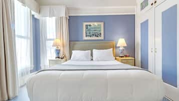 Quarto Deluxe, 1 cama queen-size | Cofre no quarto, com decoração personalizada