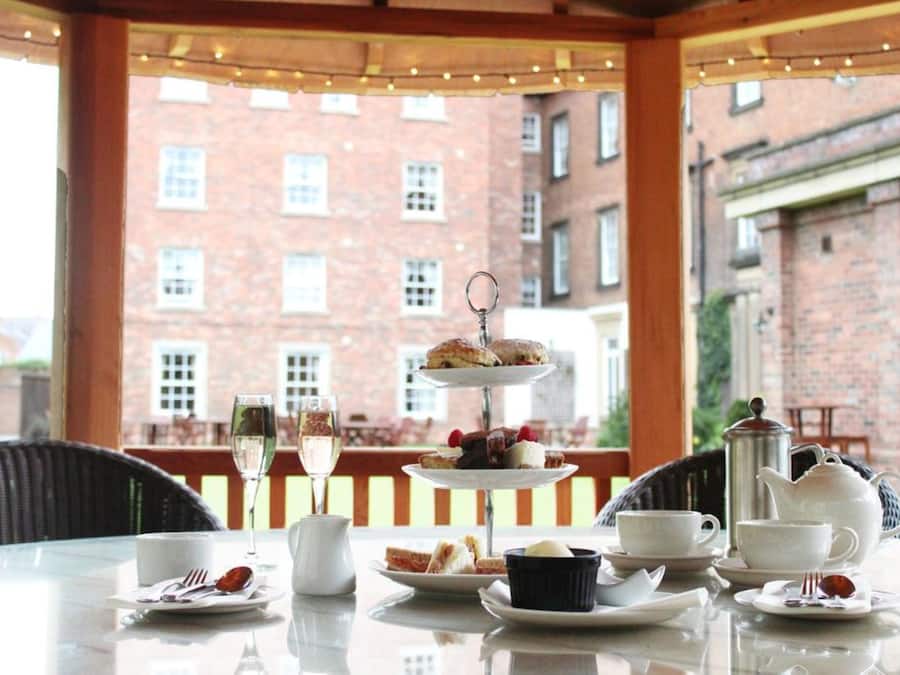 Café da manhã, almoço e jantar; culinária britânica