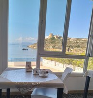 Café da manhã com buffet todos os dias (EUR 10 por pessoa)