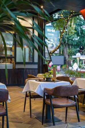 2 restaurantes, pequenos-almoços servidos 