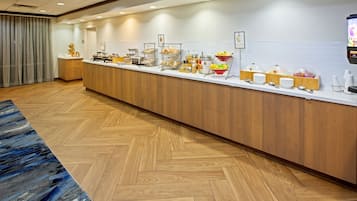 Café da manhã continental grátis todos os dias