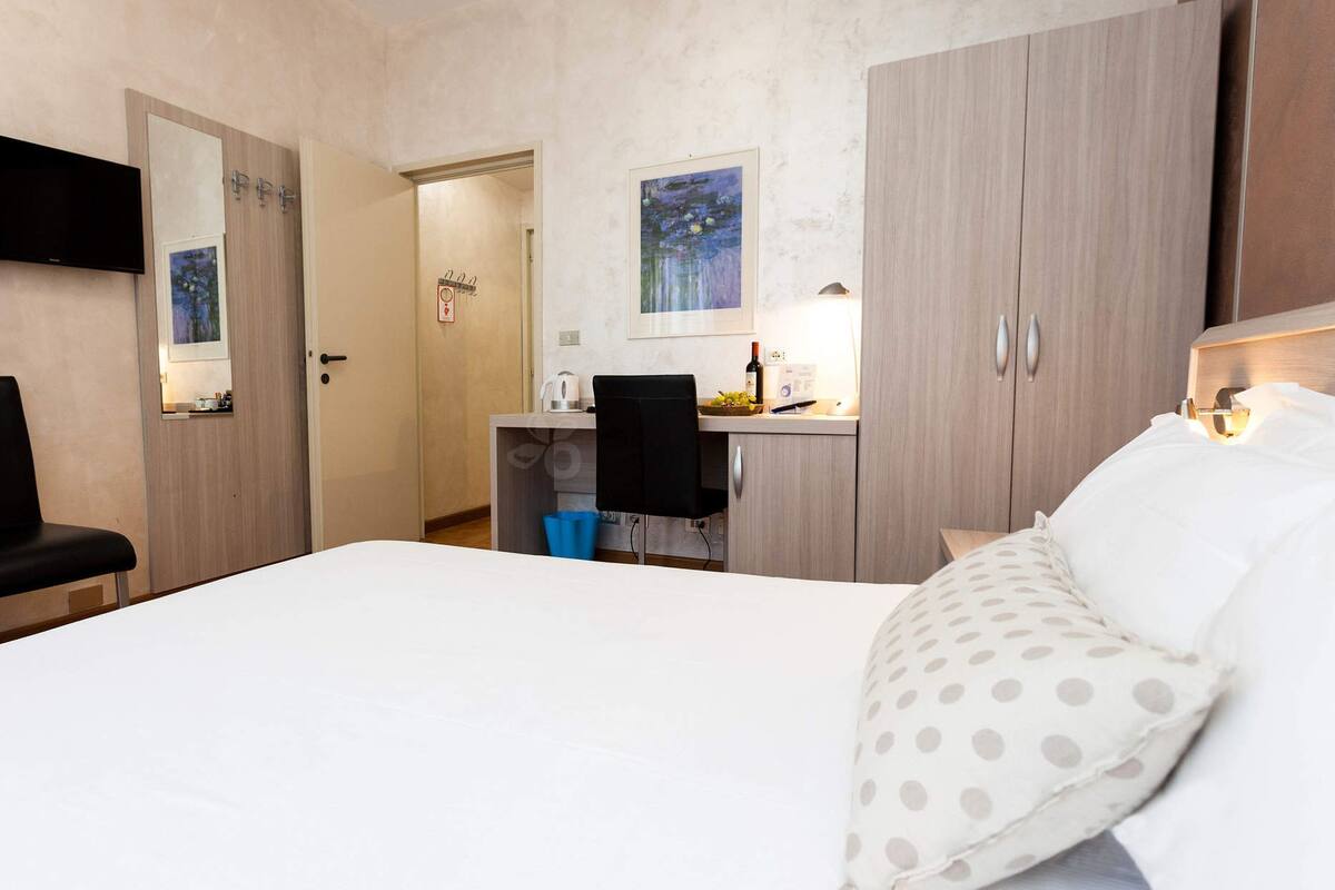 Quarto, 2 quartos, quartos comunicantes | Edredões de penas, camas de colchão pillowtop, cofre no quarto