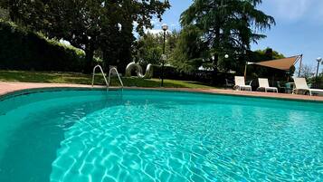 Piscina externa sazonal