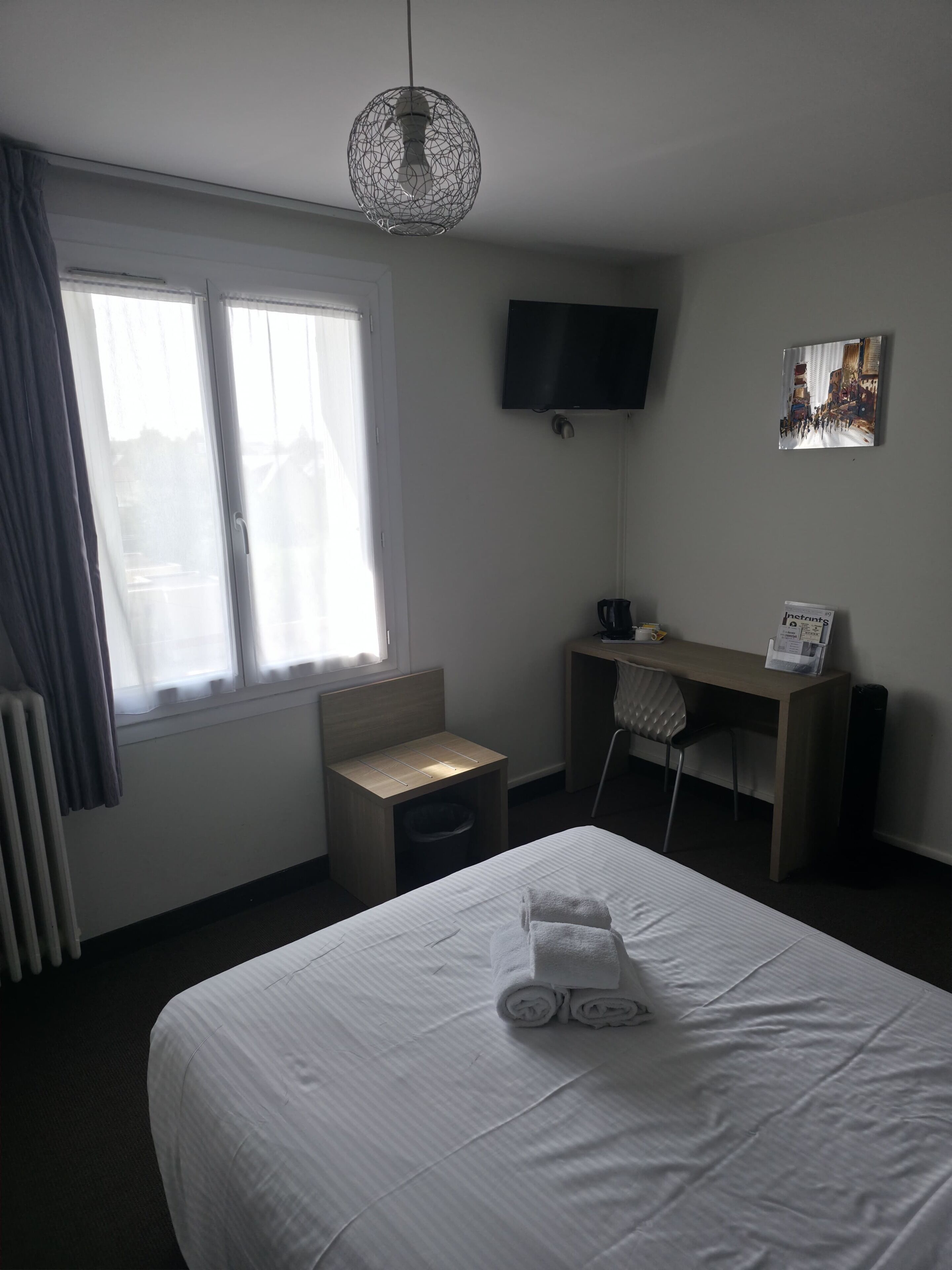 Quarto casal superior | Cofres nos quartos, escrivaninha, cortinas blackout, Wi-Fi de cortesia