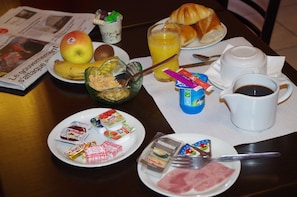 Café da manhã com buffet todos os dias mediante uma taxa
