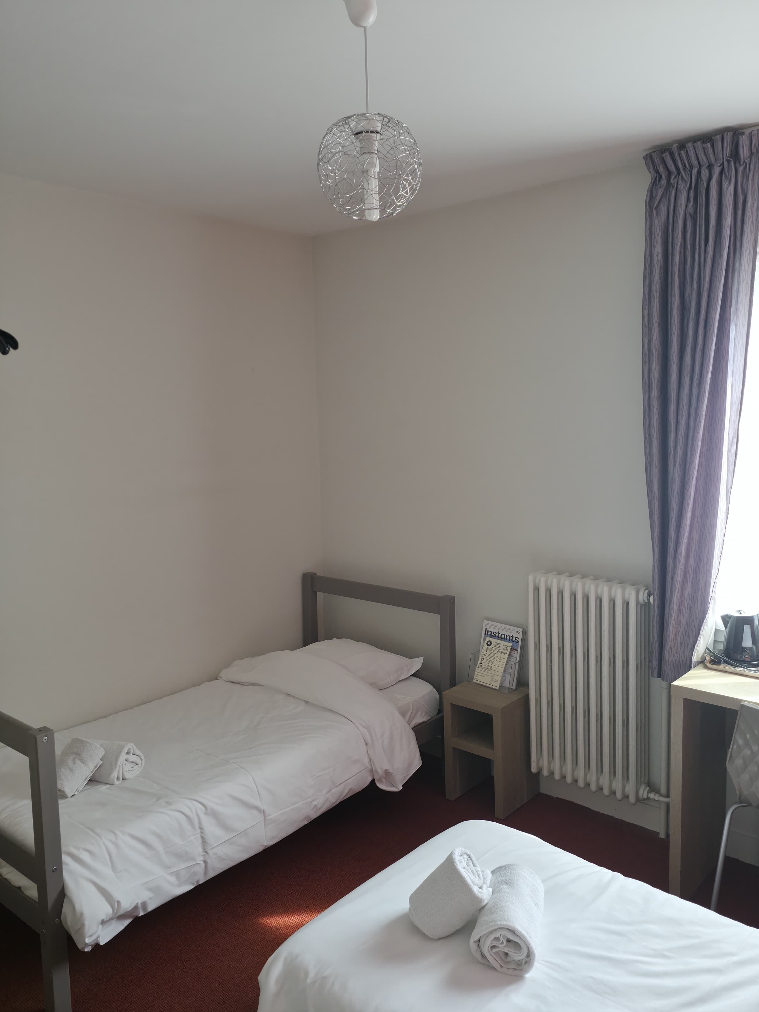 Quarto duplo conforto | Cofres nos quartos, escrivaninha, cortinas blackout, Wi-Fi de cortesia