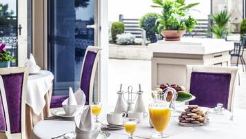 Pequeno-almoço preparado no momento diário (20 EUR por pessoa)