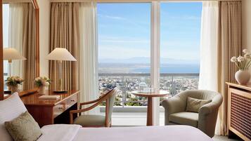 Minibar, cofre no quarto, secretária, Wi-fi grátis