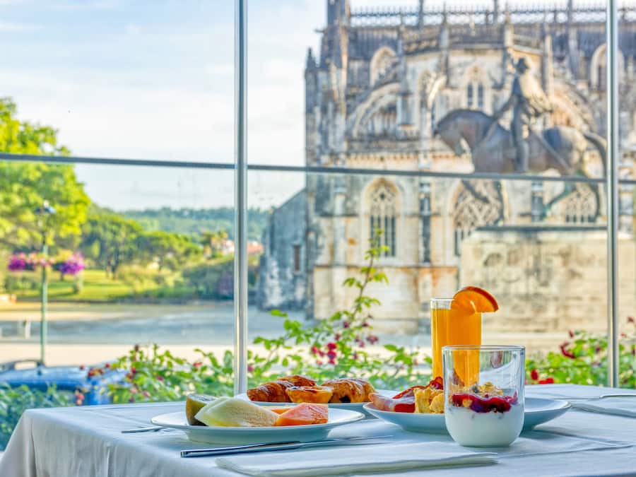 Café da manhã completo grátis todos os dias