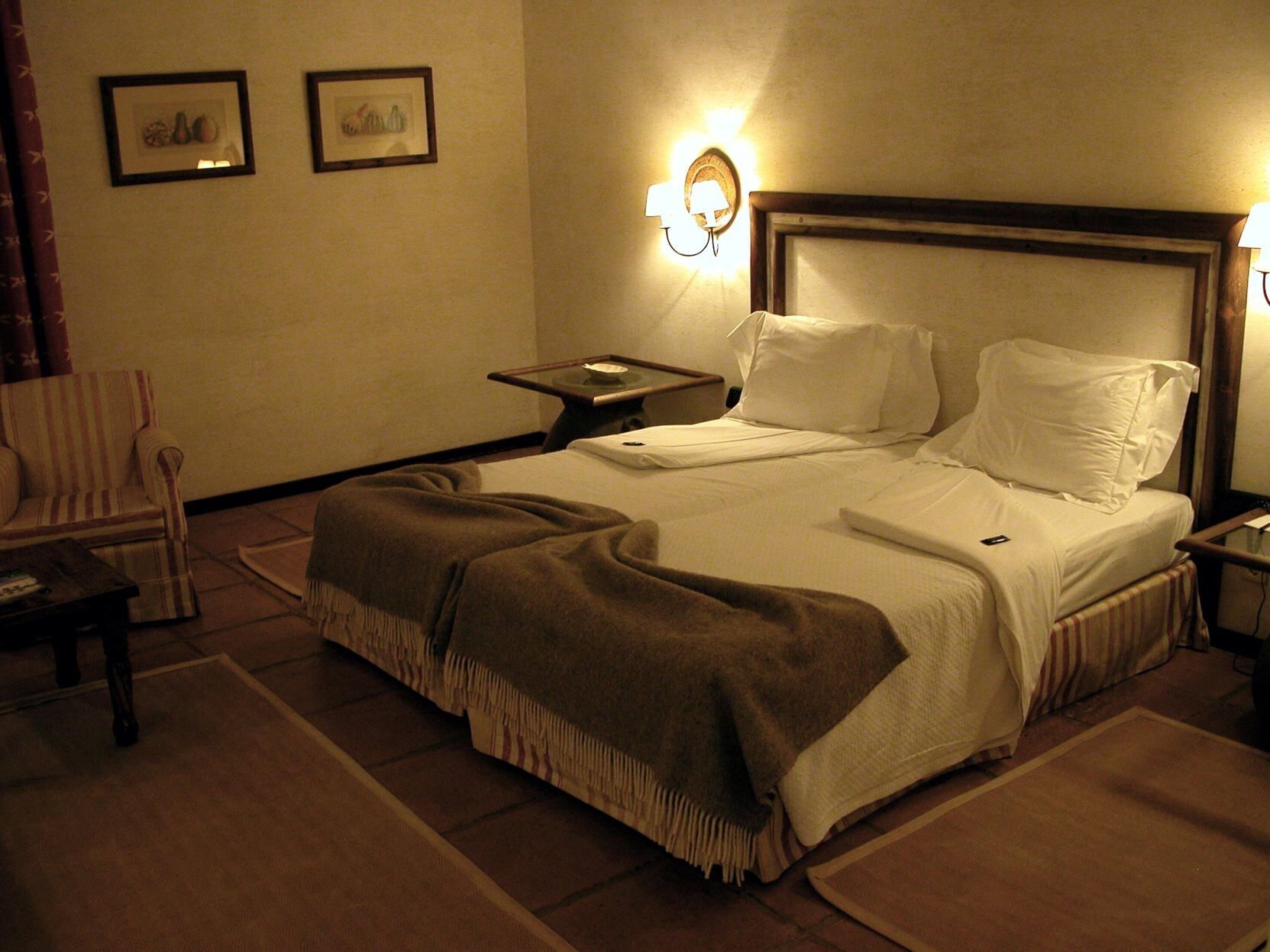 Minibar, cofre no quarto, cortinas/cortinados opacos 
