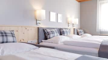 Quarto Quádruplo | Cofre no quarto, quartos insonorizados, Wi-fi grátis