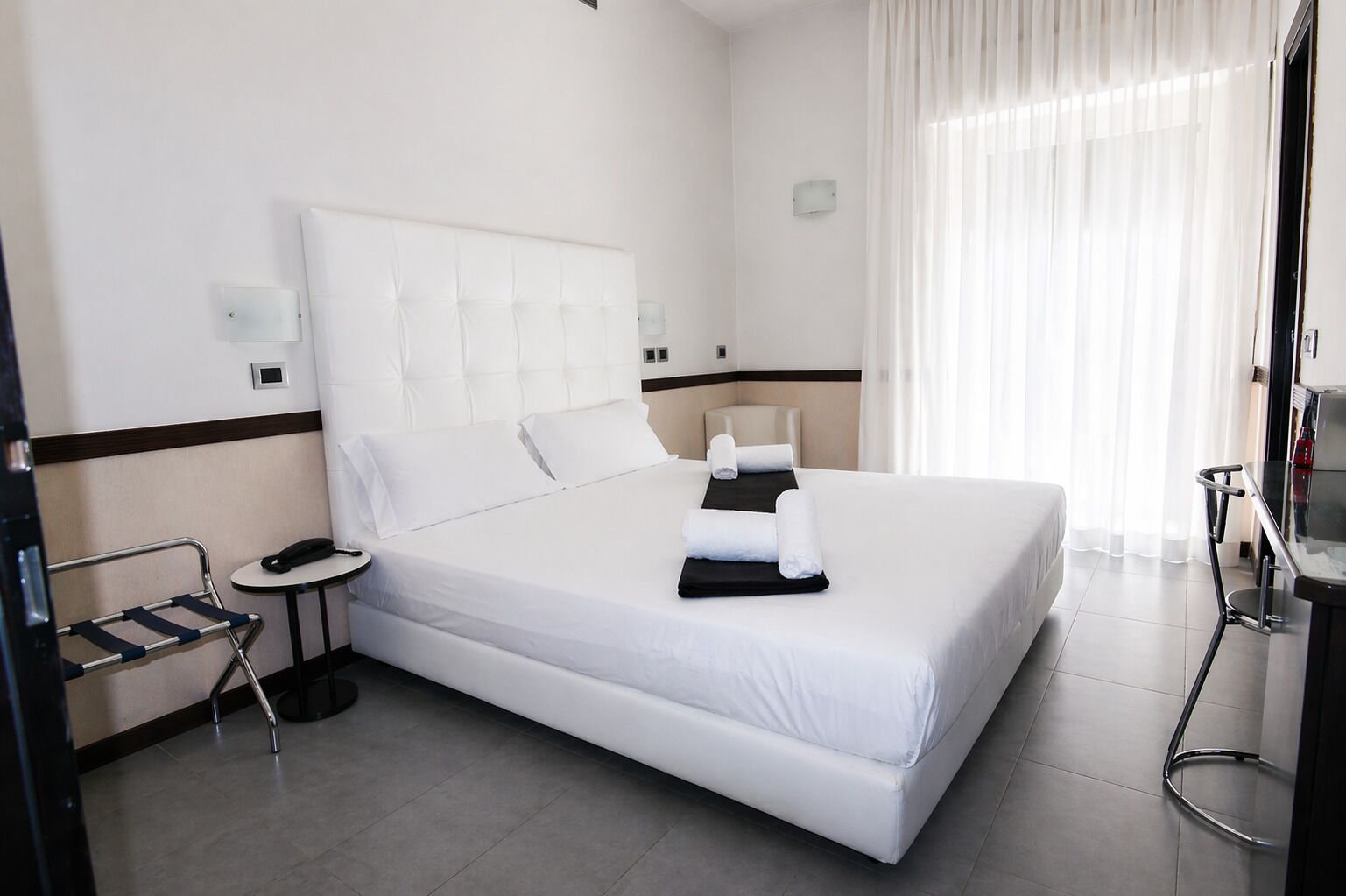 Quarto casal, sacada | Roupas de cama antialérgicas, edredons de pluma, frigobar