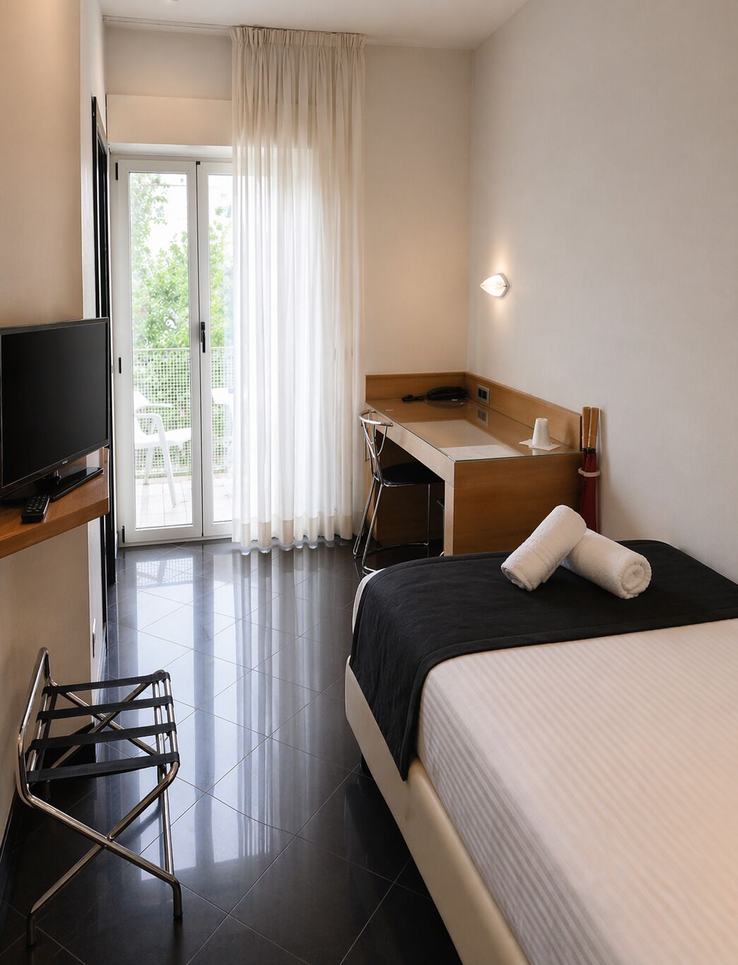 Quarto solteiro superior, sacada | Roupas de cama antialérgicas, edredons de pluma, frigobar