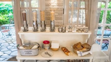 Pequeno-almoço tipo buffet diário incluído