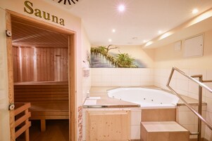 Banheira de hidromassagem interior