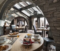 3 restaurantes, pequenos-almoços servidos, cozinha francesa 