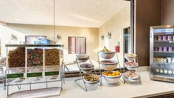 Café da manhã com buffet grátis todos os dias