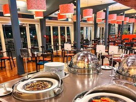 Café da manhã com buffet todos os dias mediante uma taxa