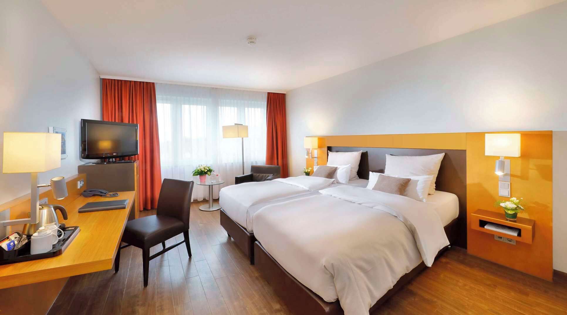 Roupa hipoalergénica, minibar, cofre no quarto, secretária 