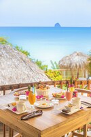 Pequeno-almoço tipo buffet diário (15 EUR por pessoa) 