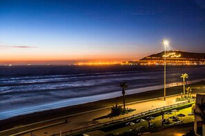 Fachada do alojamento (tarde/noite)