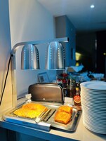 Pequeno-almoço tipo buffet diário mediante uma taxa