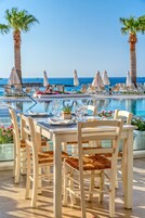 2 restaurantes: servem pequenos-almoços, almoços e jantares